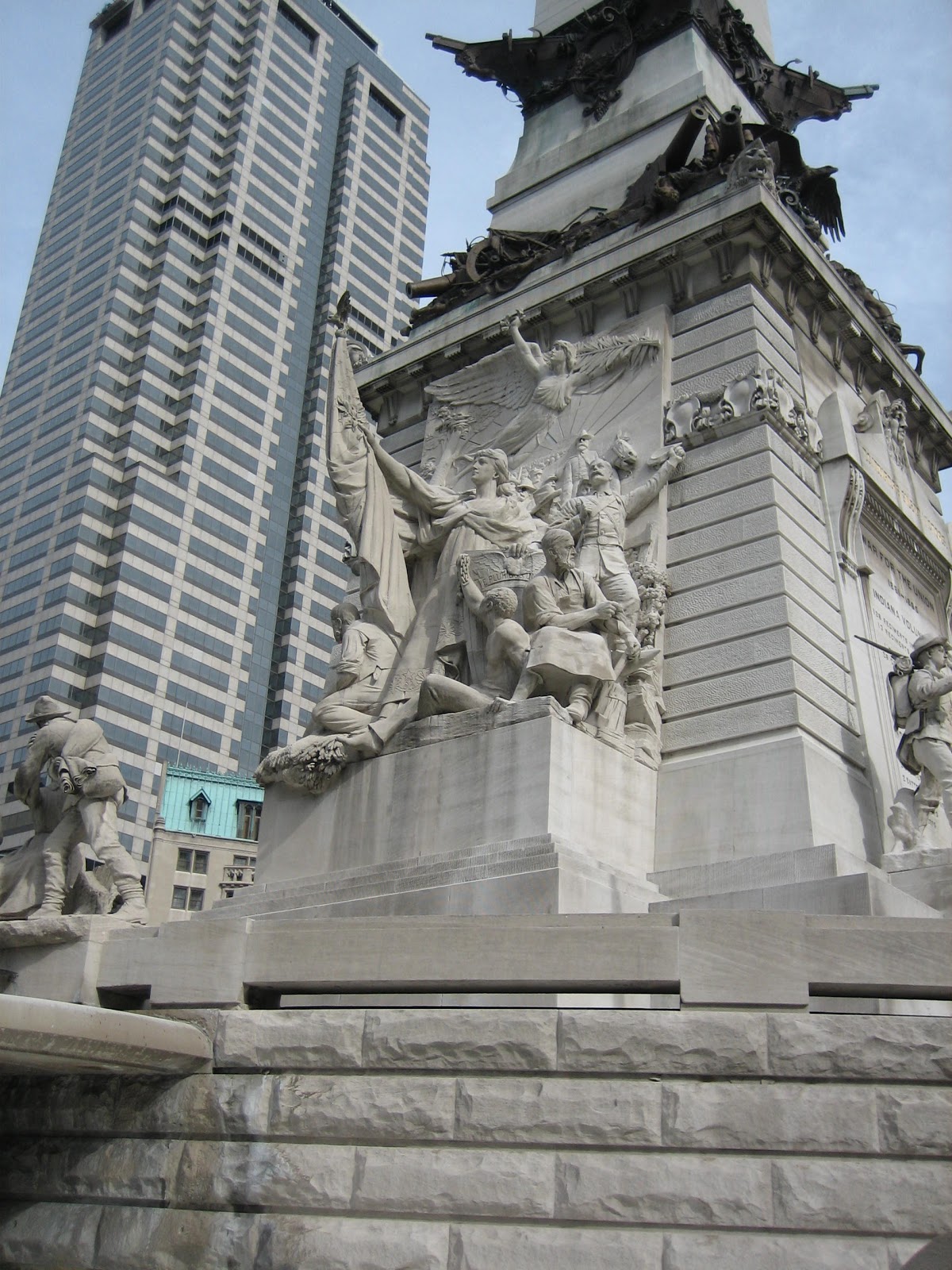 Walkabout With Wheels Blog: The Monument Circle Area in Indianapolis ...