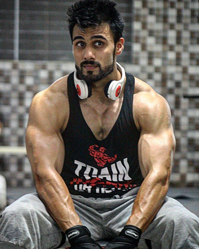 world bodybuilders pictures: PAKISTANI BODYBUILDER MUGHAL WALEED