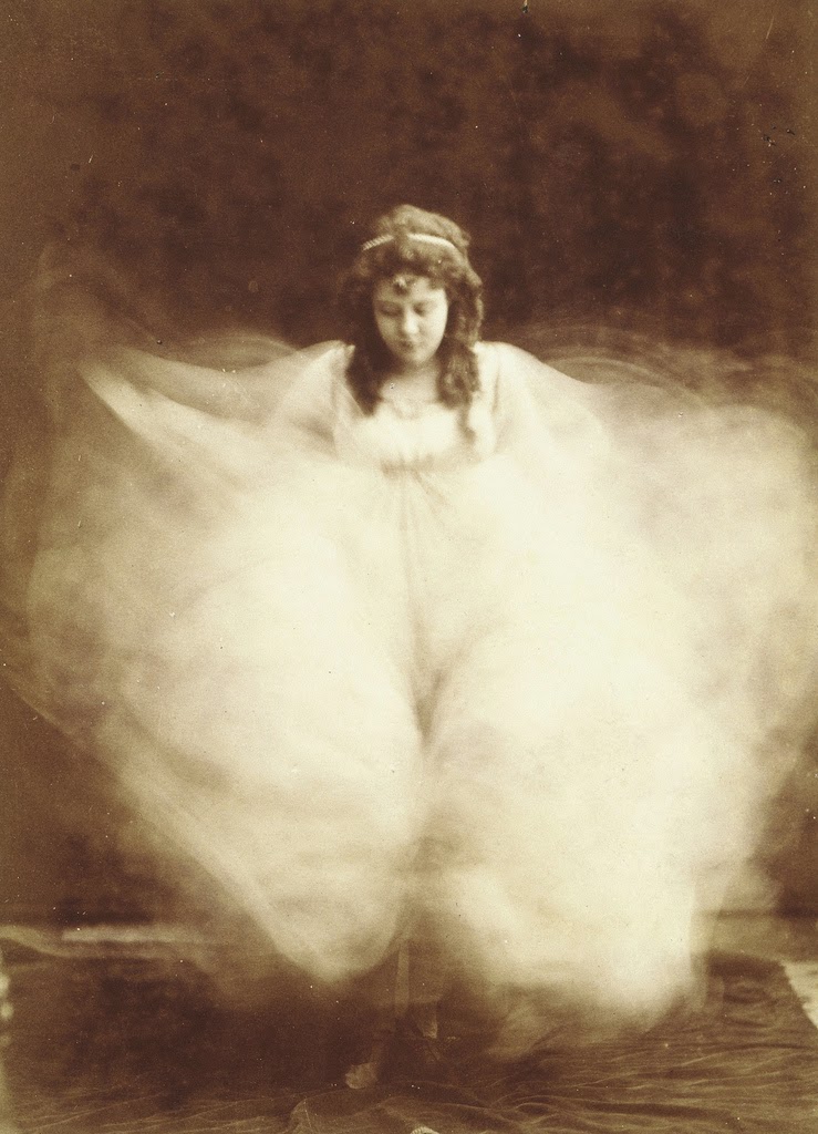 Amazing Vintage Photos of Loie Fuller Dancing from the Late 19th ...