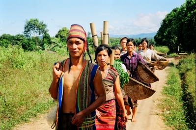 Tours in Myanmar: Traditional attire of the Brau people