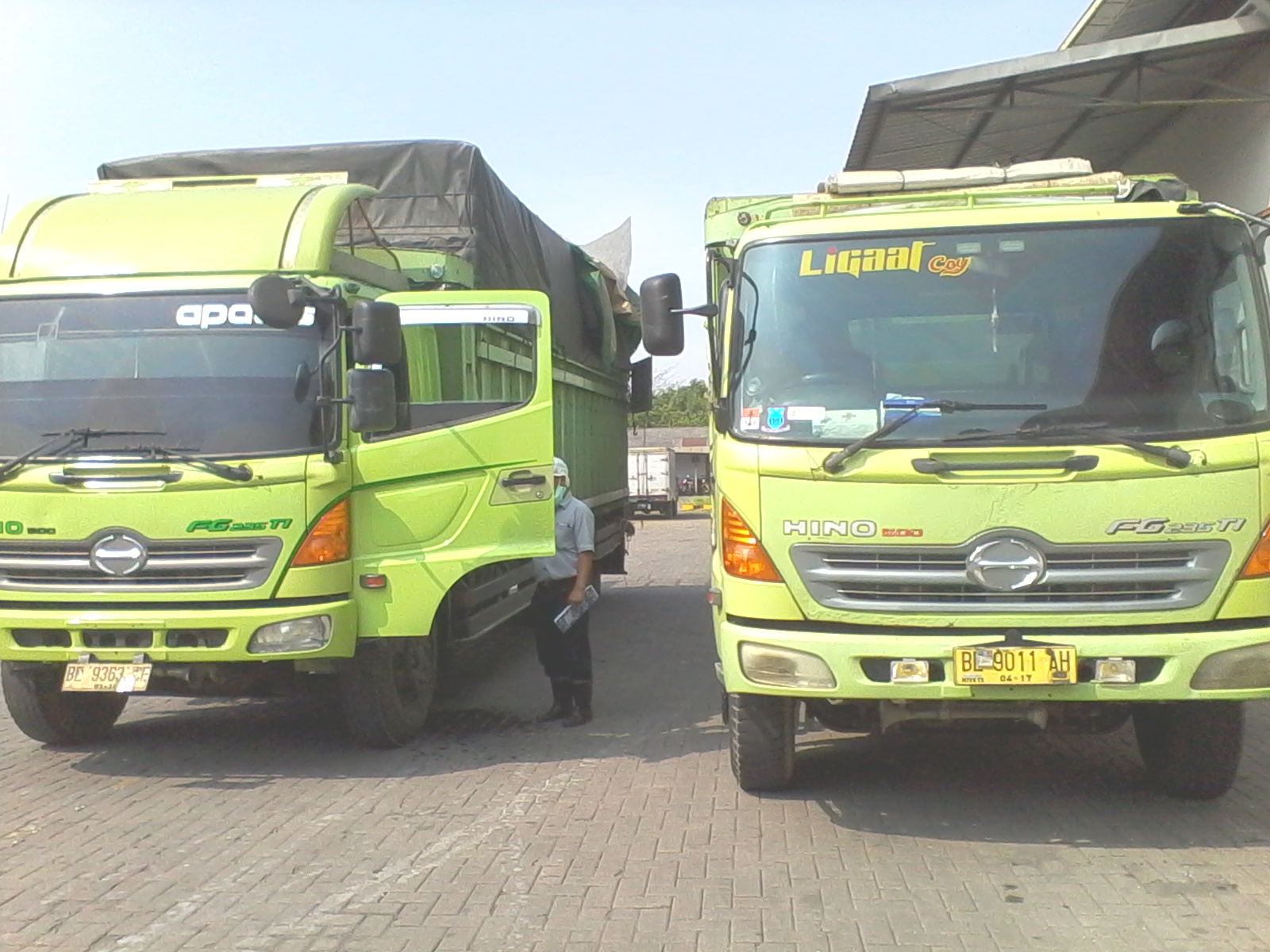 EXPEDISI SURABAYA == PEKANBARU 0821 4058 4400