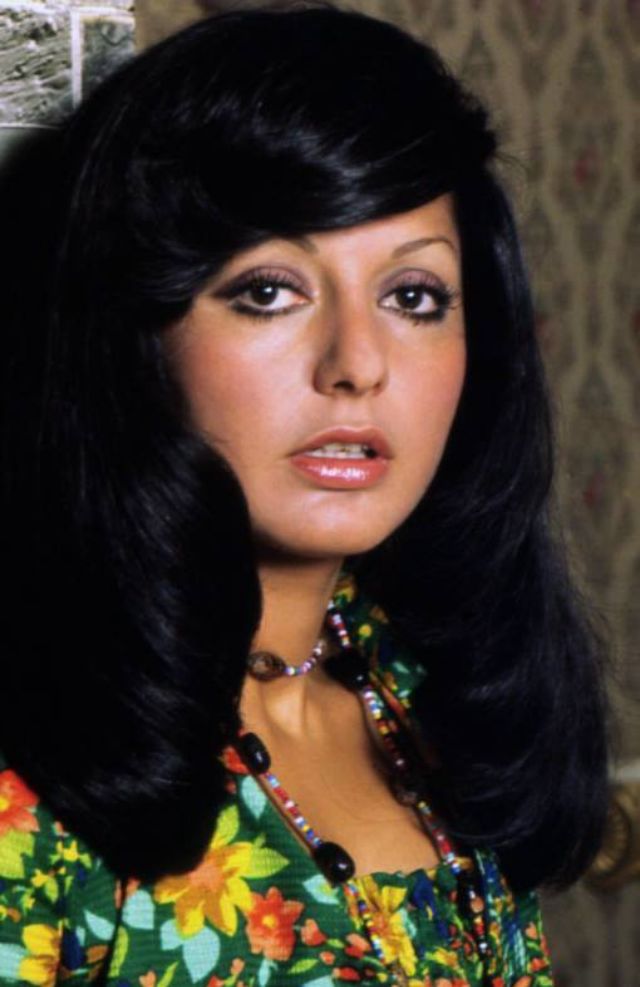 40 Fascinating Photographs of Googoosh, One of Iran's Biggest Pop Stars ...