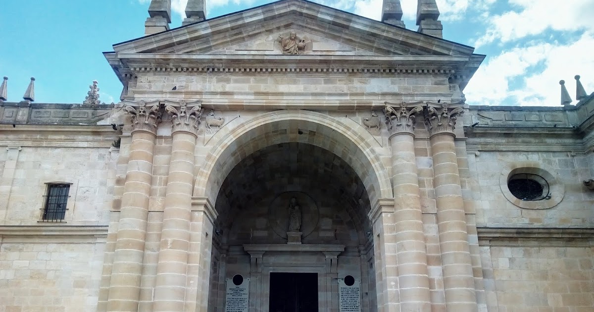 Aurigas en Salamanca: Atrio neoclásico en la capital del románico.