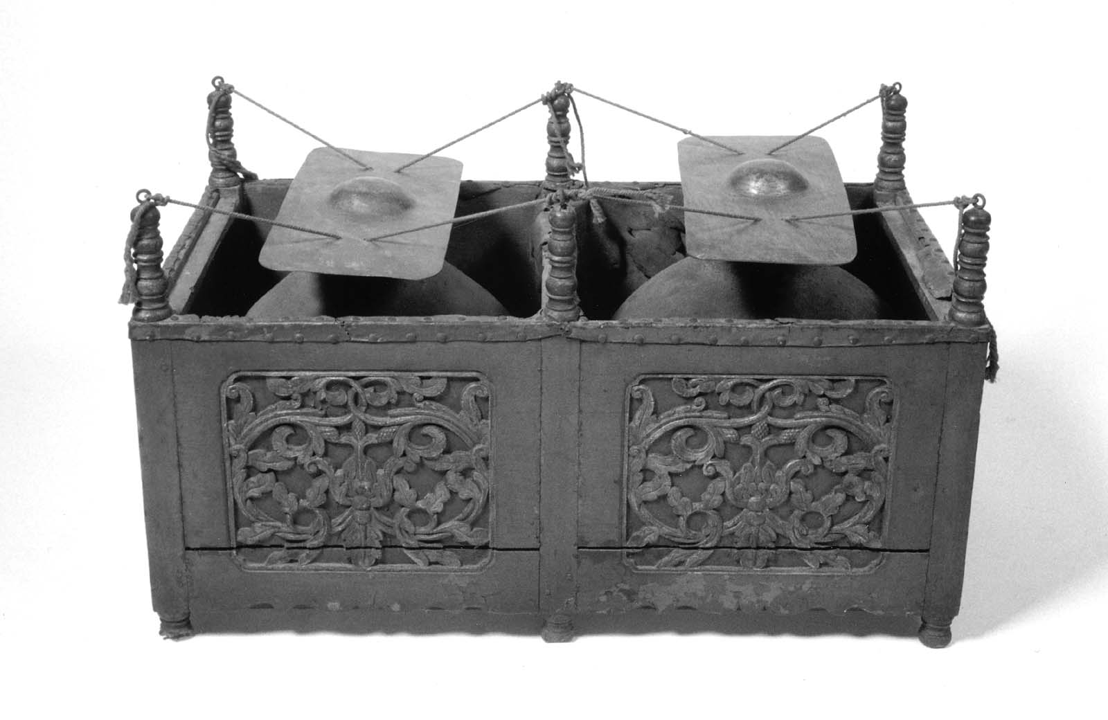 MATERI BAHASA JAWA "UYON-UYON LAN GAMELAN"