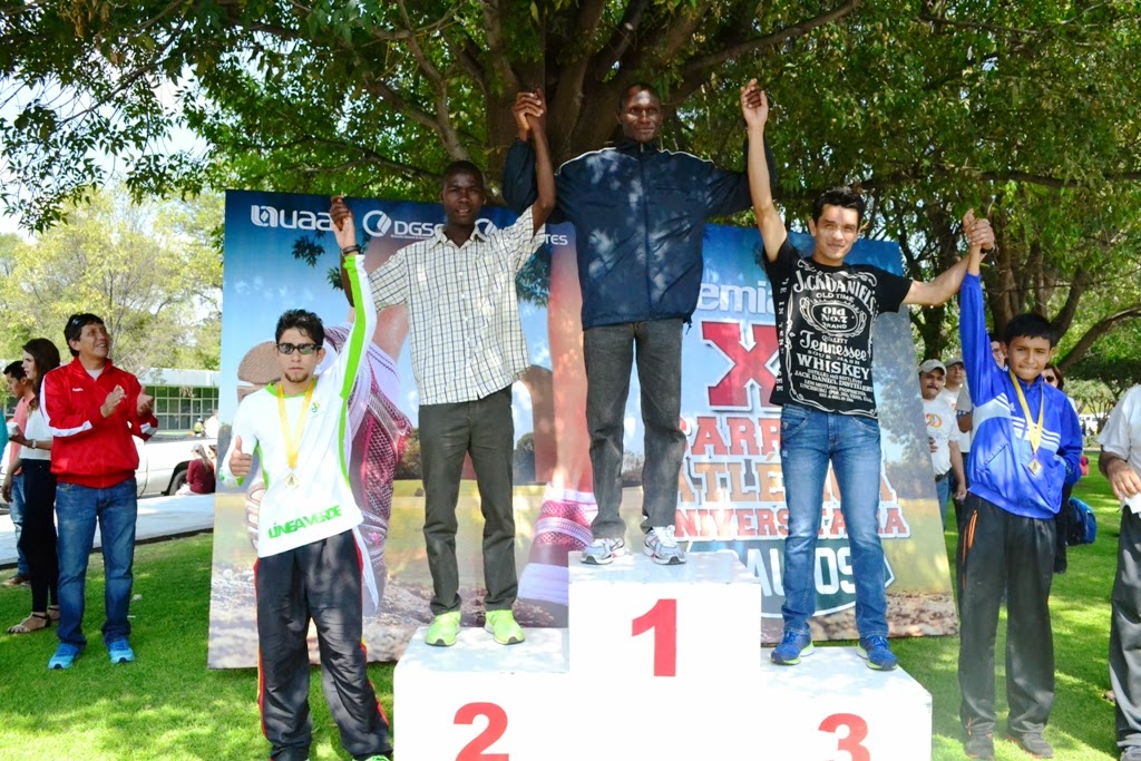 Keniano Joseph Amenta ganador de la carrera Gallos UAA 2014 - Agssports
