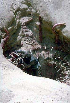 STAR WARS AFICIONADO WEBSITE: CLASSIC IMAGE: SARLAAC DINNER TIME!