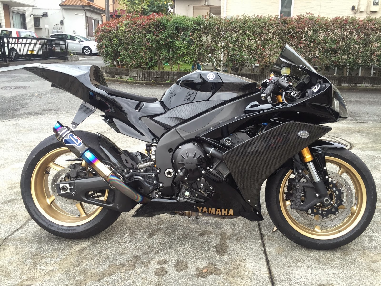 これぞYZR-M1仕様！ YZF-R1にM1シートカウルカスタムなどのご紹介！