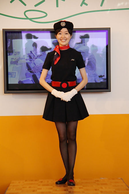 Cabin Crew Photos: Japan Airlines Stewardess Uniforms
