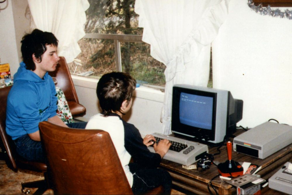 20 Vintage Photographs of People With Their Commodore 64, One of the ...