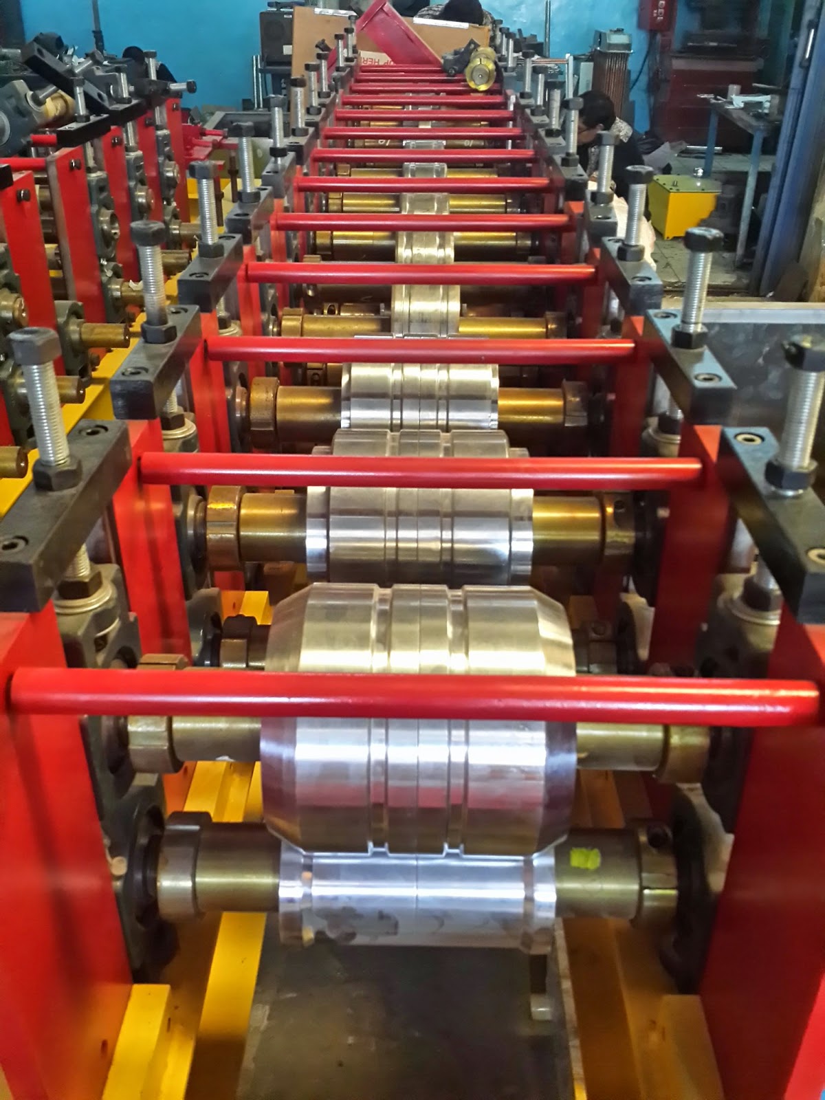 MESIN ROLL FORMING PRODUKSI BAJA RINGAN HOLLOW GALVALUME LIPAT: MESIN ...