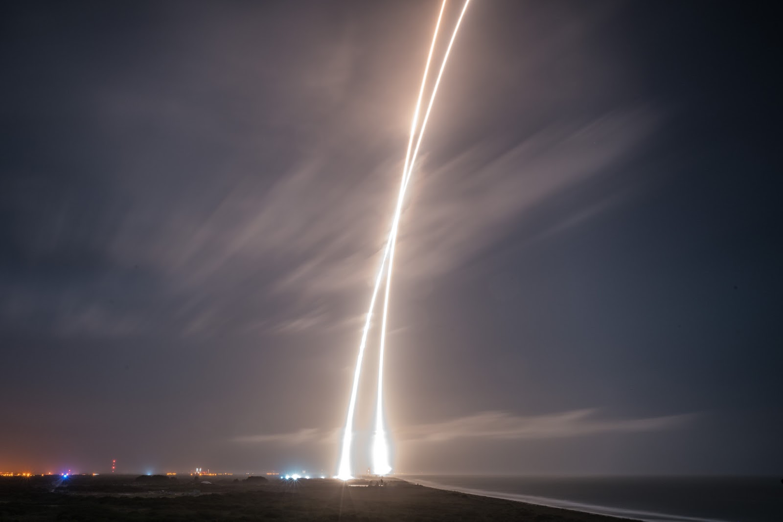 Earth and Space News: ‘Revolutionary Moment’: SpaceX Falcon 9 Reusable ...