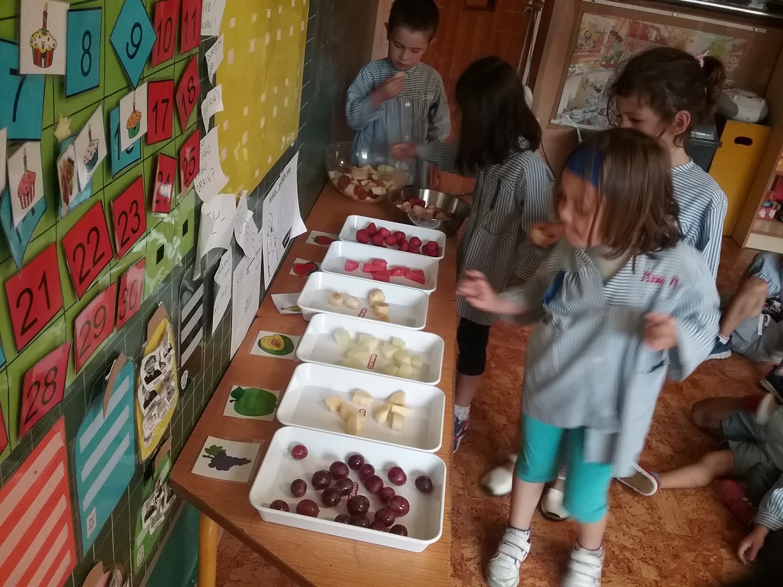 ENEBLOGGA: JUGANDO CON LA FRUTA