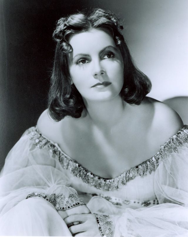 59 Beautiful Portrait Photos of Greta Garbo in 'Ninotchka' (1939) Taken ...