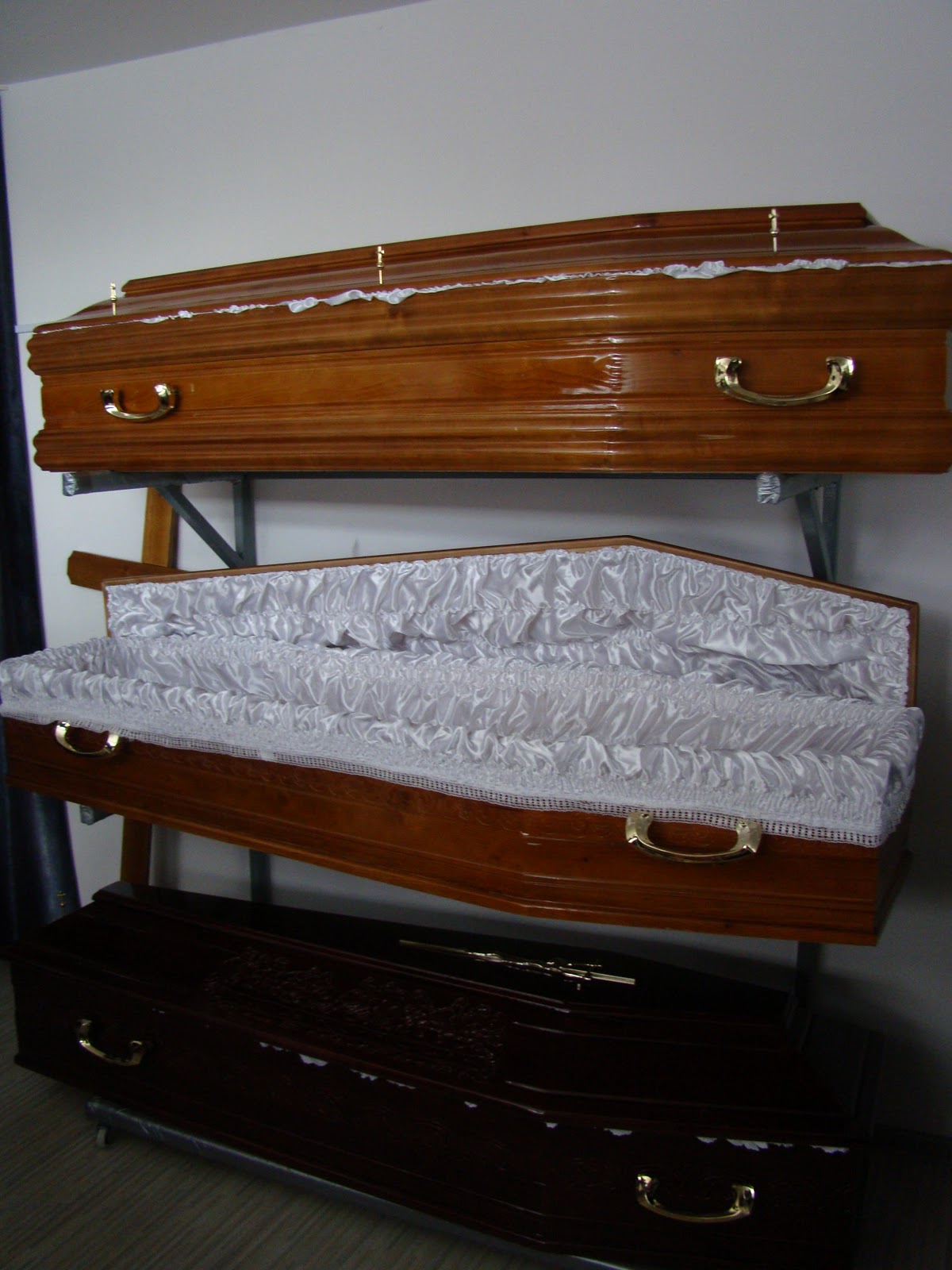 ARTICOLE ŞI SERVICII FUNERARE: MODEL SICRIE