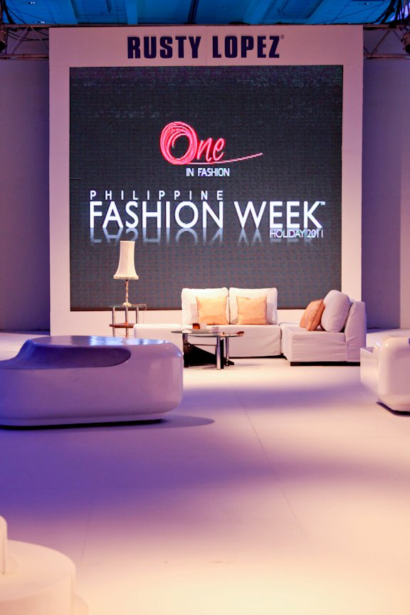 Effing the Lens: Philippine Fashion Week | Rusty Lopez Holiday ...