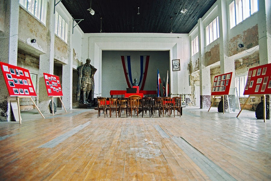 Simboli polpretekle zgodovine: JAJCE – Muzej 2. zasedanja AVNOJ-a (1 ...