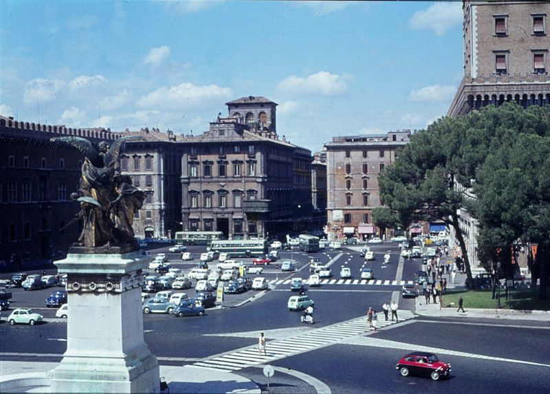 40 Fascinating Photos That Capture Street Scenes of Rome in the Early ...
