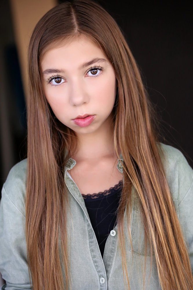Lulu Lambros Movies List And Roles Stuck In The Middle Season 3
