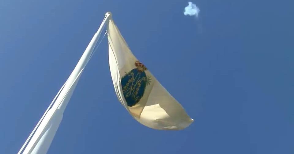 La Bandera de María ondea ya en el Real Santuario de Las Nieves ...