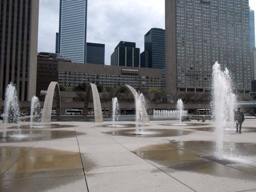 Toronto Grand Prix Tourist - A Toronto Blog: Fountains flowing again at ...