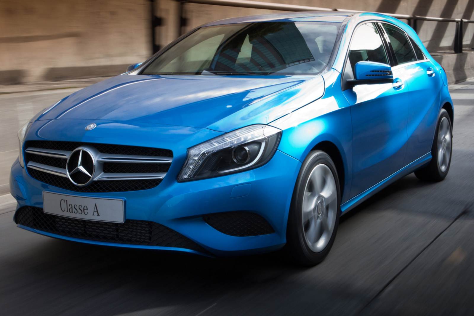 Mercedes-Benz A200: luxo com preço abaixo de R$ 100 mil