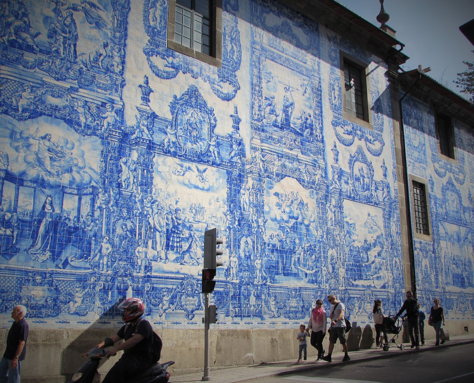 Os painéis de azulejos do Porto, para ver e se encantar.