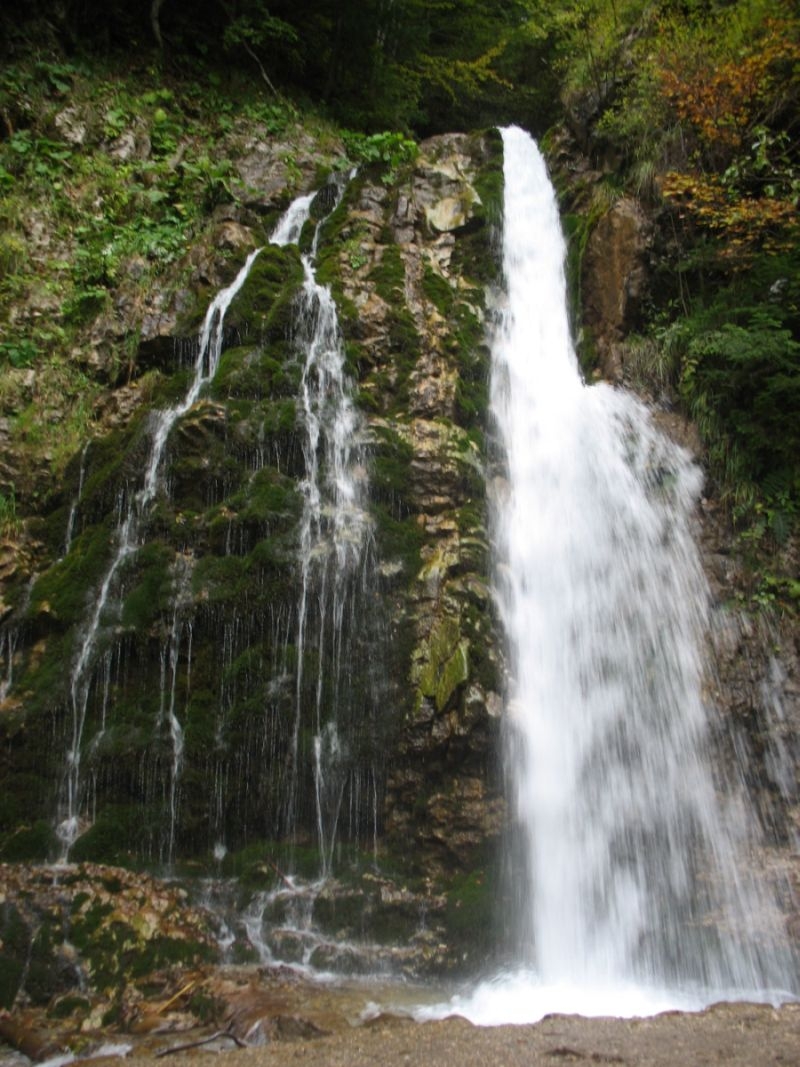 Haihui prin Lume : Cascada Urlatoarea