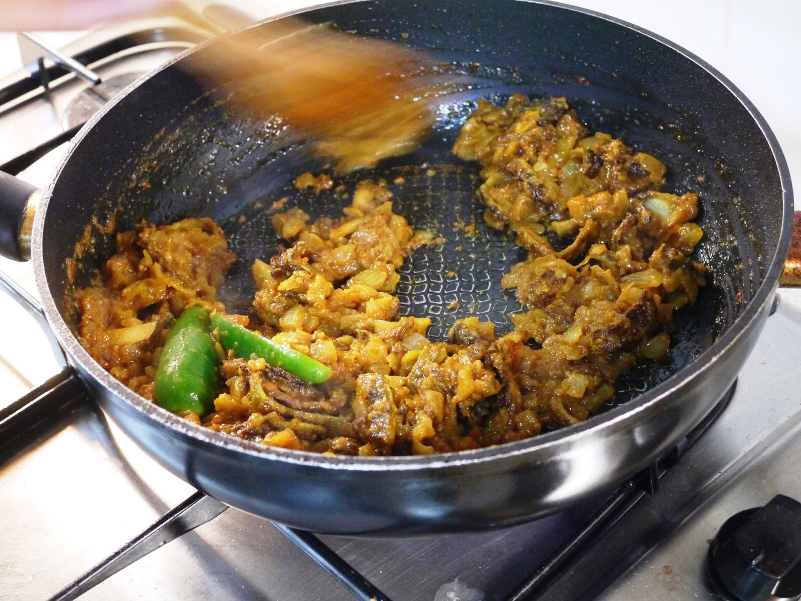 This Muslim Girl Bakes: Bitter Gourd Curry - Karela Masala.
