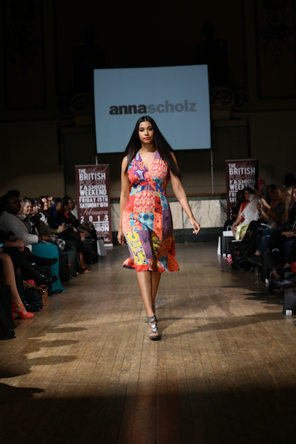 רעבה לאופנה: שמנות על המסלול ב-LONDON FASHION WEEK