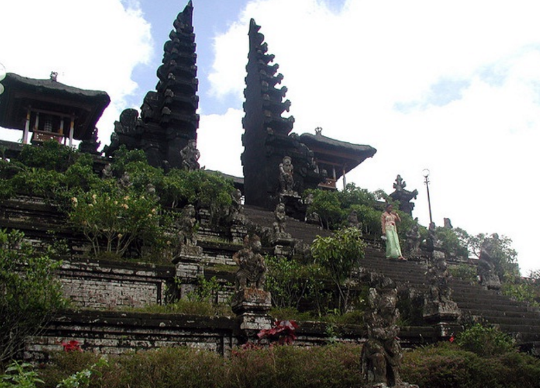 Pura Gaduh – Wisata Tenang & Jauh Dari Keramaian Kota - Wisata Indonesia