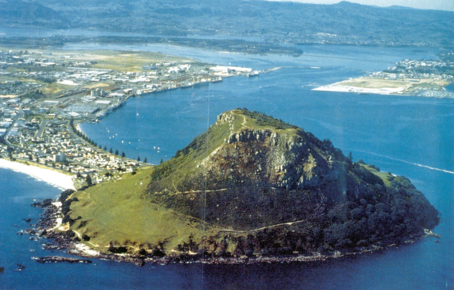 Landforms in the World: Coastal and Oceanic Landform ( 51. Tombolo )