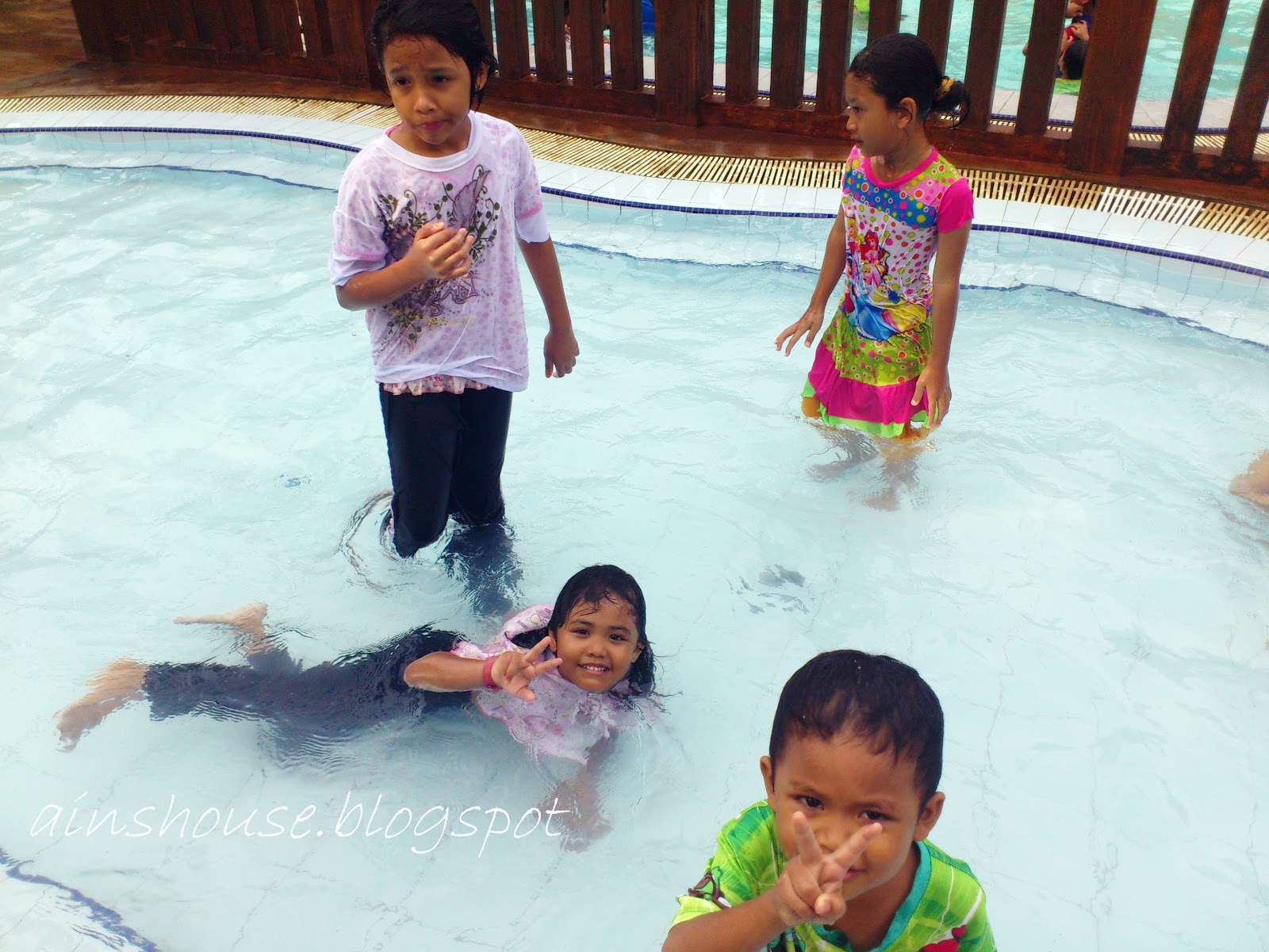 CHEQ AIN: ~~Merdeka Beach Resort, Pantai Merdeka, Kedah~~