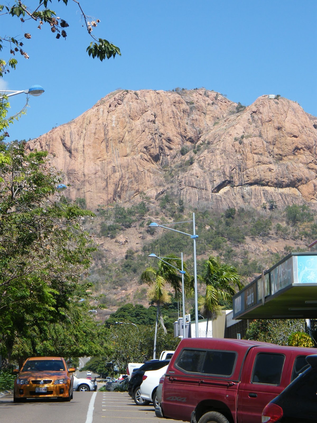 BJ and Noelle Travel Oz : Airlie Beach - Funny Dunny (Wunjunga ...