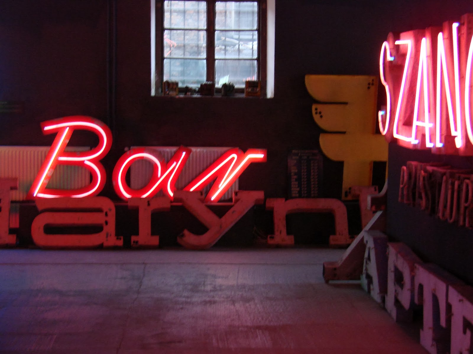 voyages mes : Muzeum Neonów - Neon Muzeum (Warszawa)
