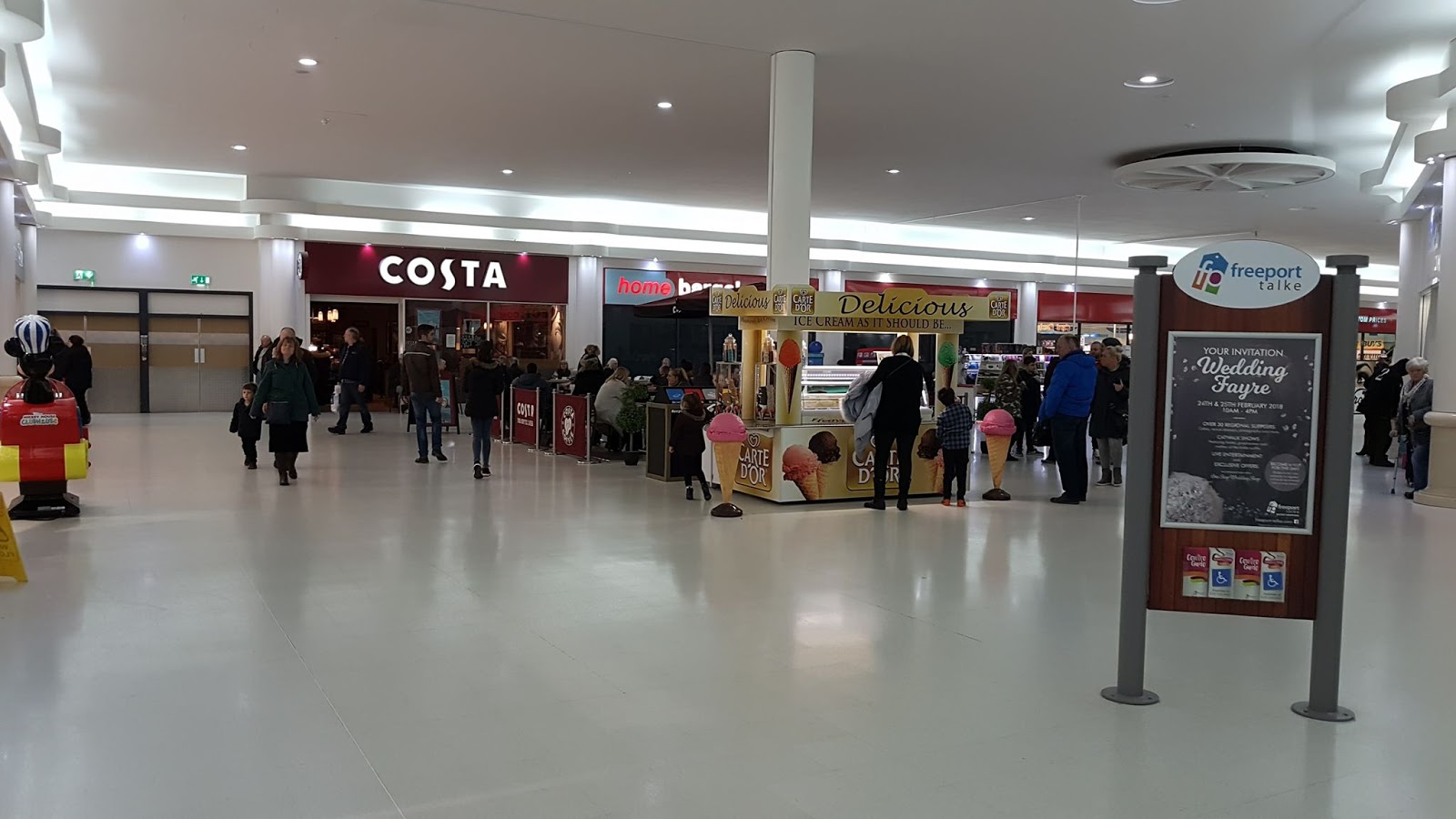 Porsche-noir: Freeport Talke, Stoke-on-Trent