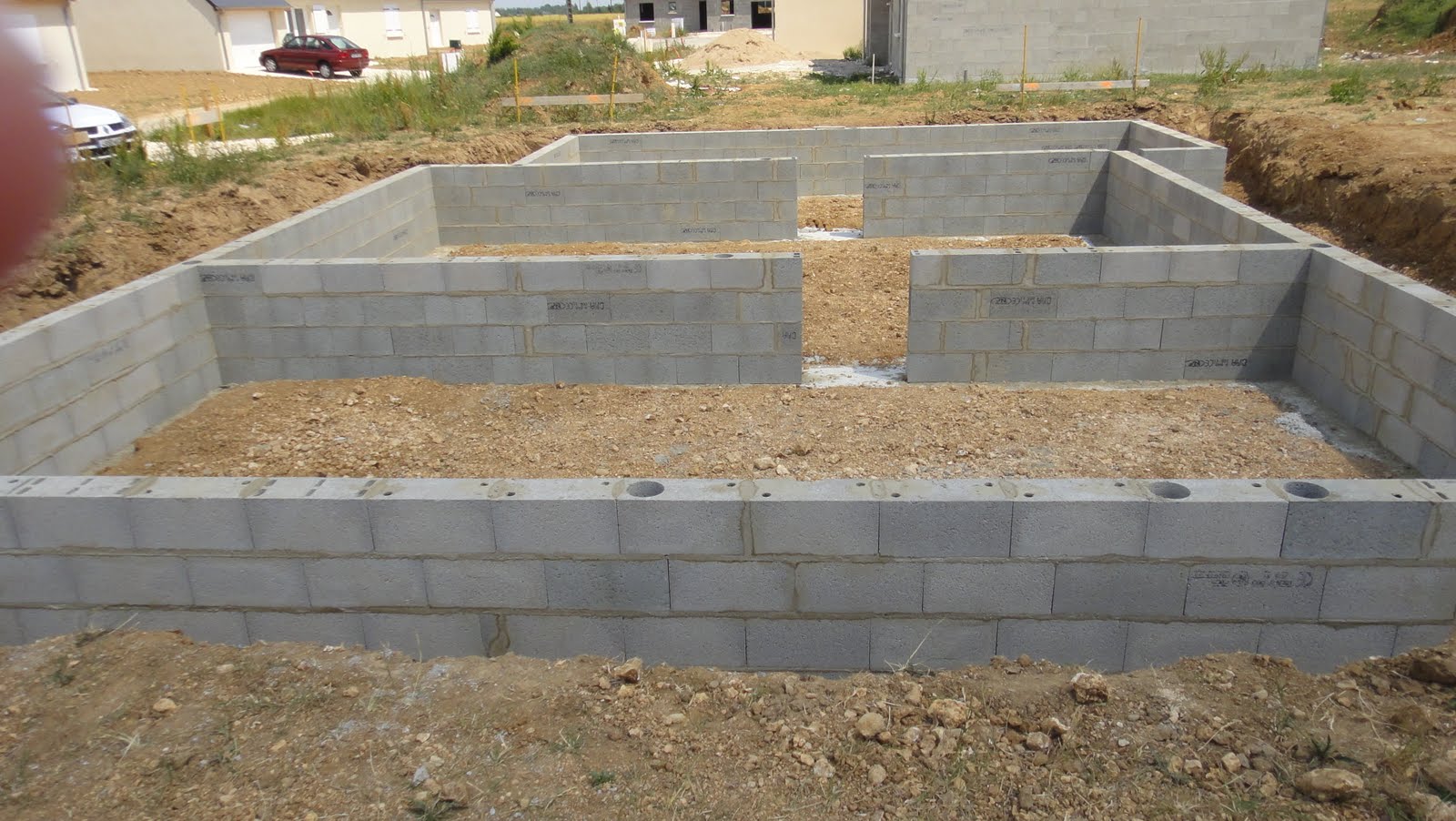 LEBREUIL: elevation vide sanitaire