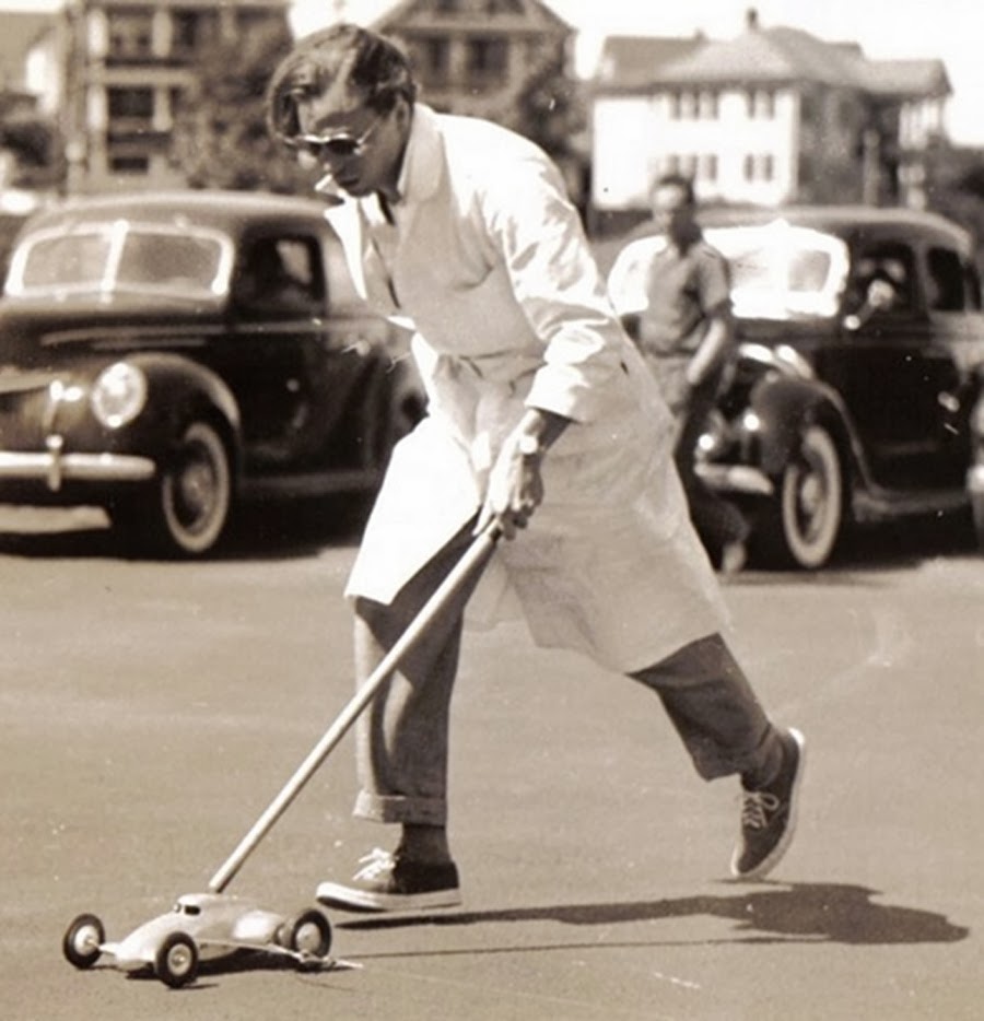 Free Flight -Vintage model airplane- cars-model retro avion et voiture ...