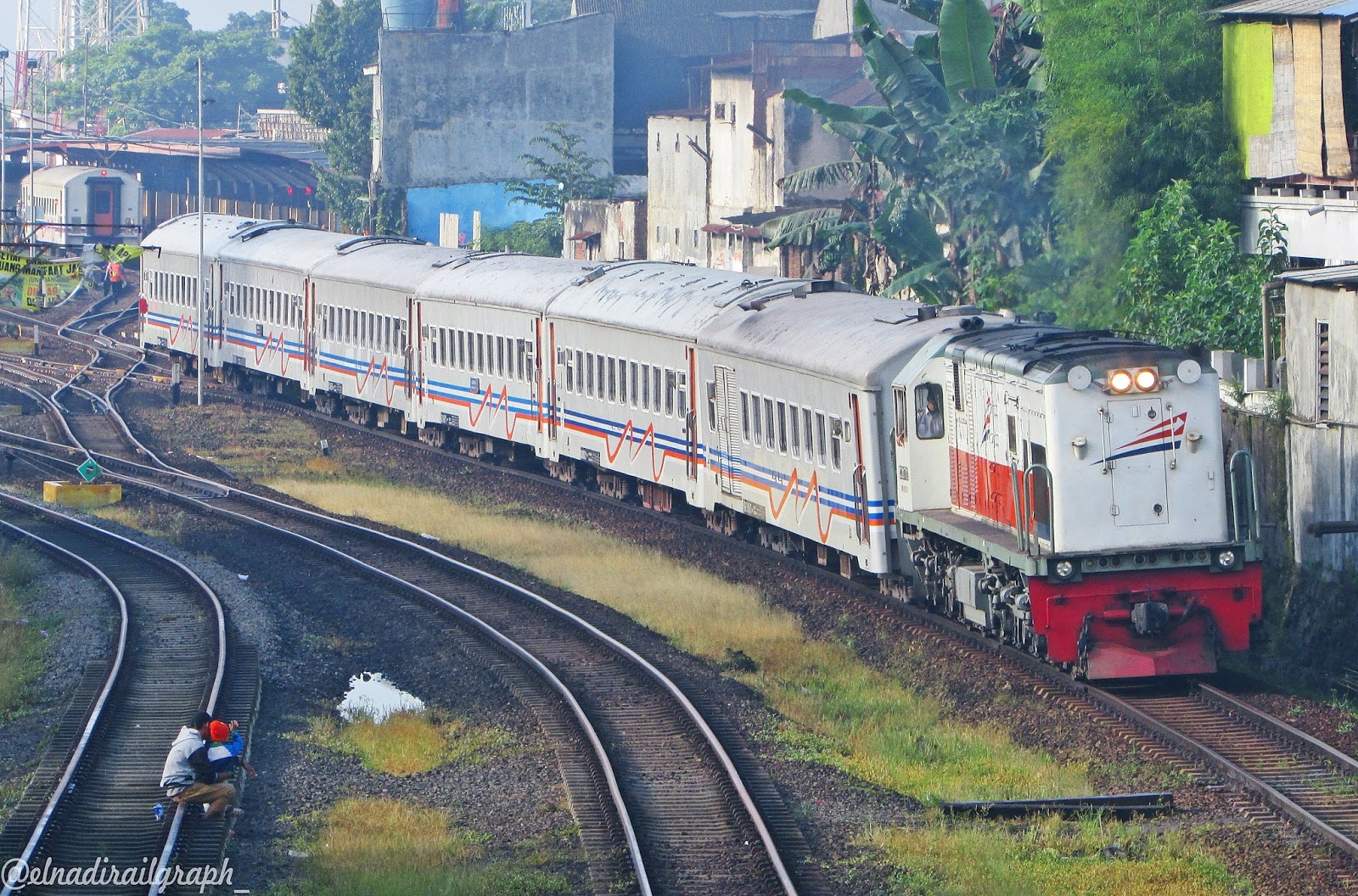 SEJARAH LOKOMOTIF CC 201 DARI GENERASI KE GENERASI | toko miniatur ...