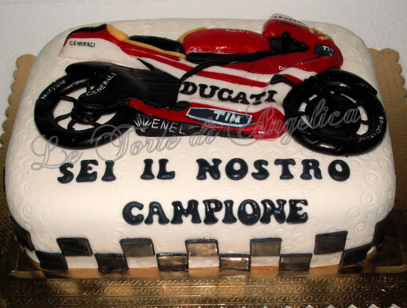 Emozioni in torte- Le torte di Angelica: Moto Ducati Valentino Rossi