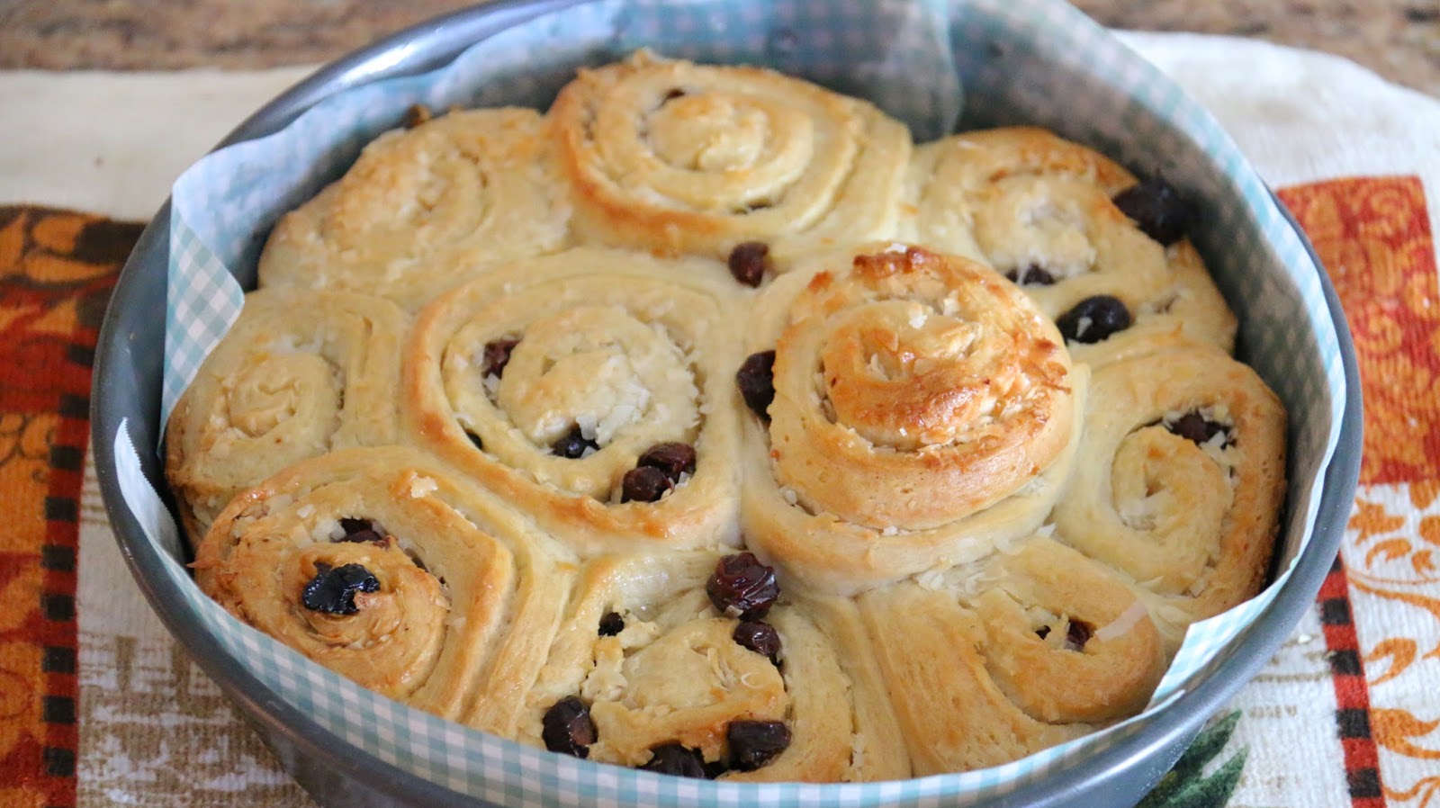 Boriville: Coconut Raisin Buns Recipe