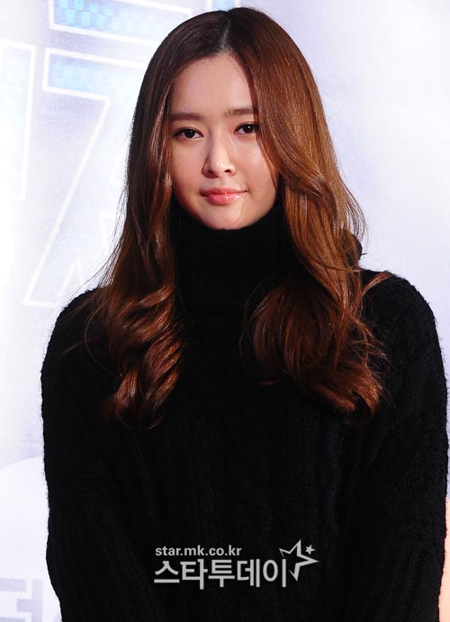 Singer-Songwriter Maybee embroiled in mother's "debt-too" controversy