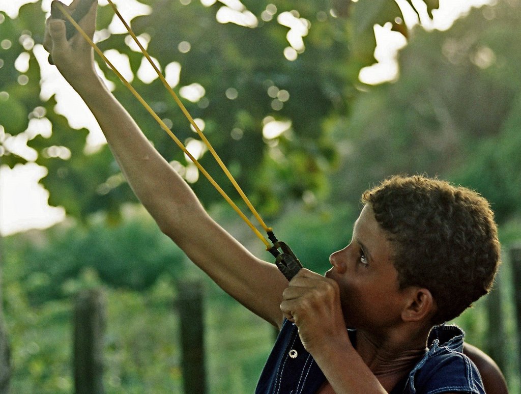 Caiçara dos Rios dos Ventos: Guerras de estilingue