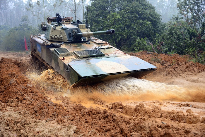 Latihan keterampilan mengemudi dengan IFV 05 ~ China Indonesia Information