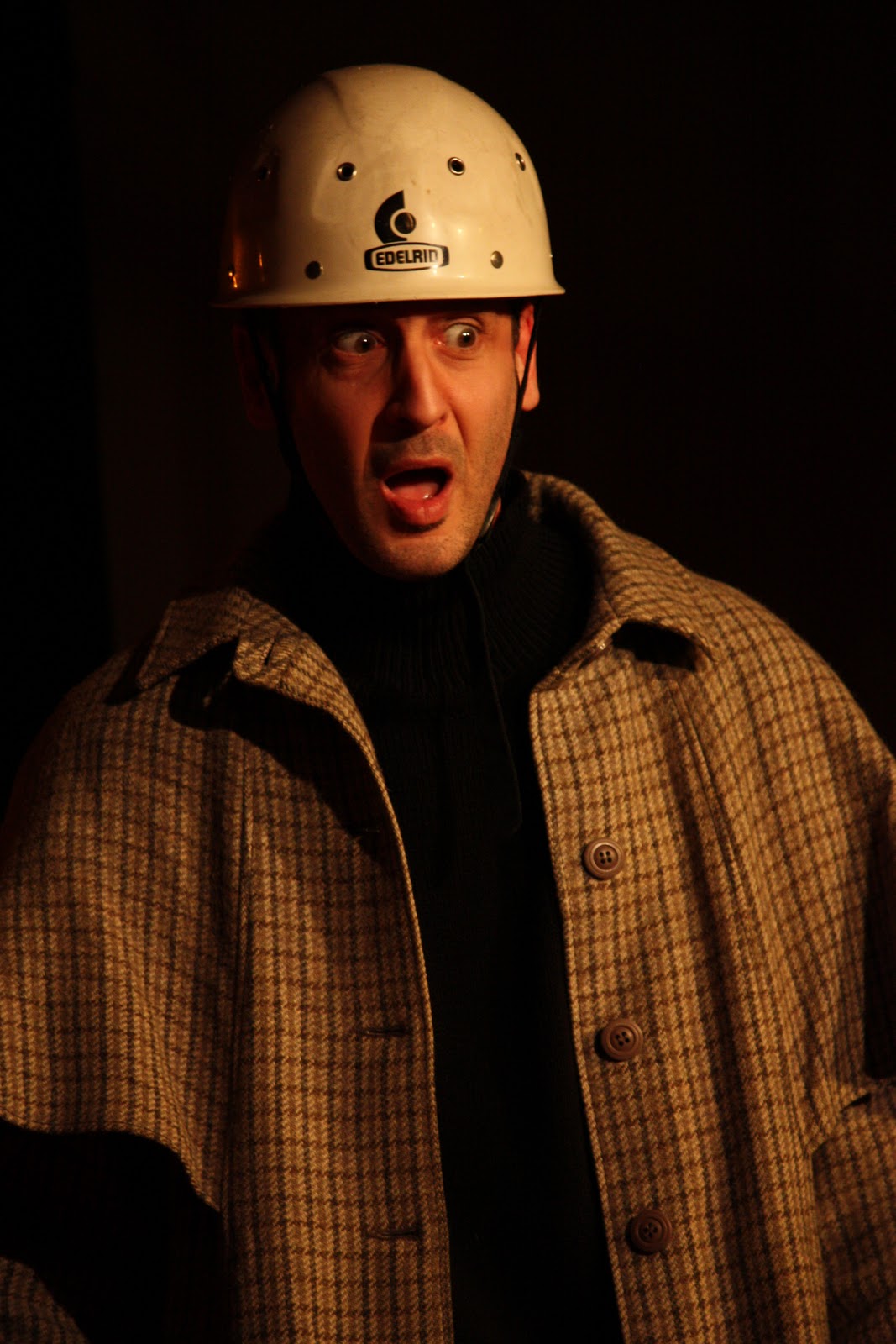 Le véritable inspecteur Hound: (Il s'aperçoit tout d'un coup que tout ...