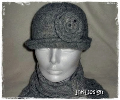 TOVET KALOTT og PULSVARMERE mønster for begge kr 25,-