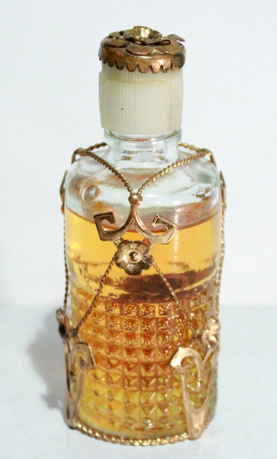 BlueRose/Fascinatia parfumului: Parfumuri romanesti din perioada comunista