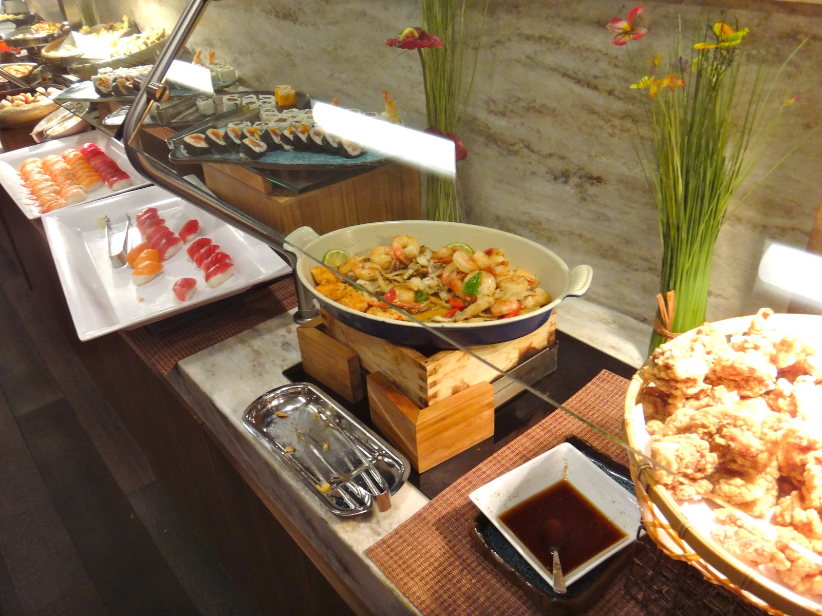 The Fashionably-Forward Foodie: Five Star International Buffet