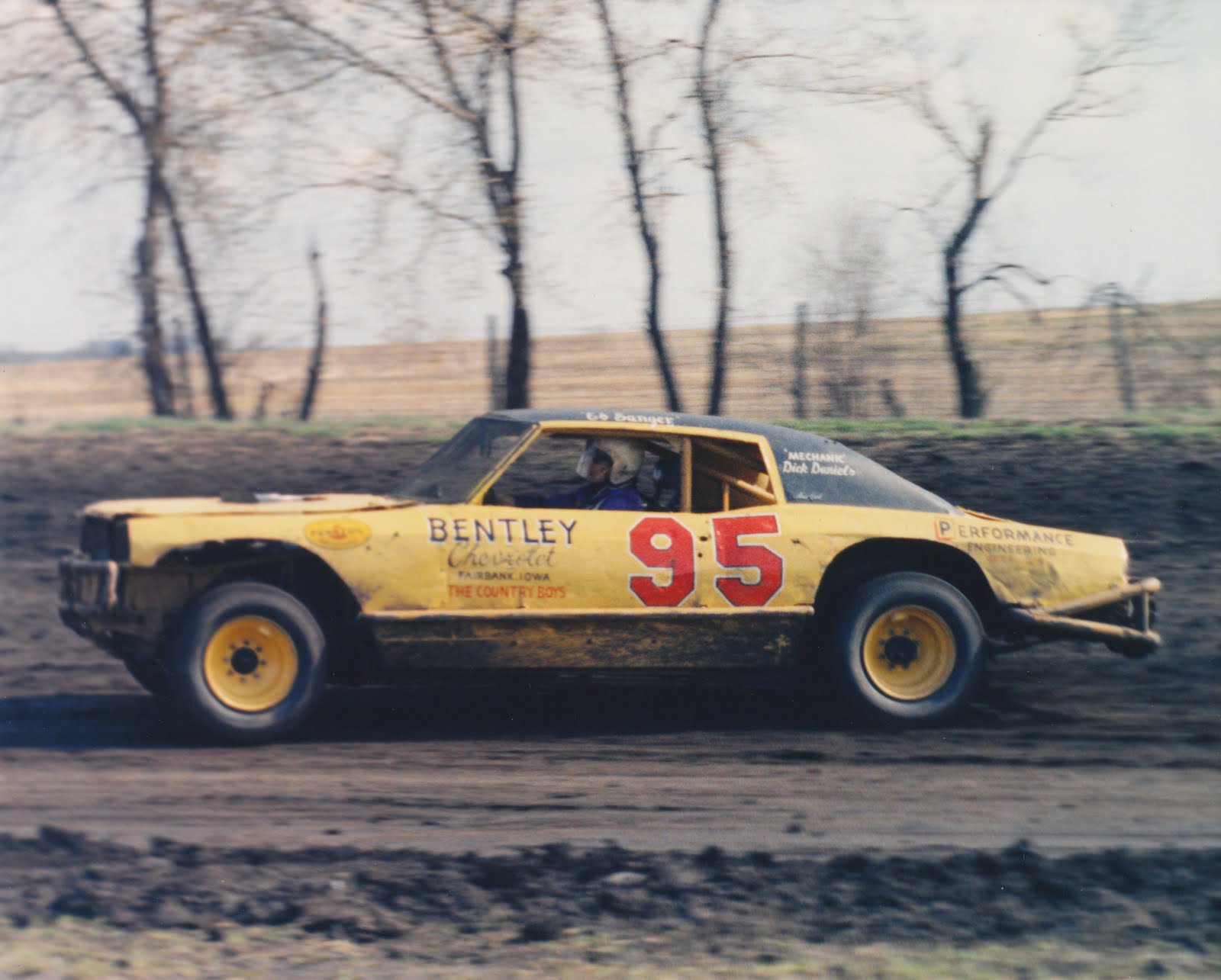 Midwest Racing Archives: 1971 - Season opener goes to Sanger