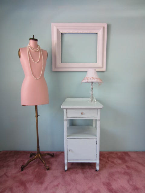 Michelle's Chic Collection: Super Cute End Table