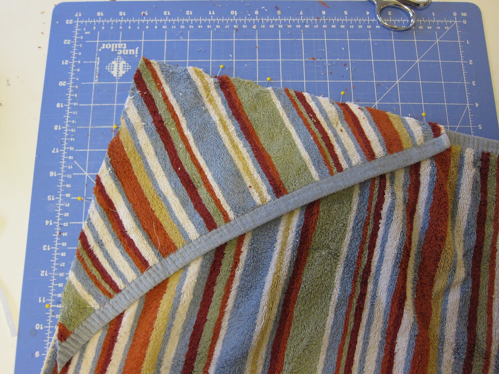 Knit Nat: Hooded Baby Towel and Mitt Set -- A Tutorial